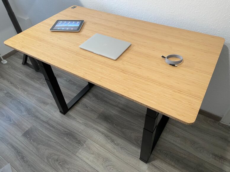 FlexiSpot E7Q ausprobiert: Höhenverstellbarer Schreibtisch mit 4 Beinen - Deskmodder.de