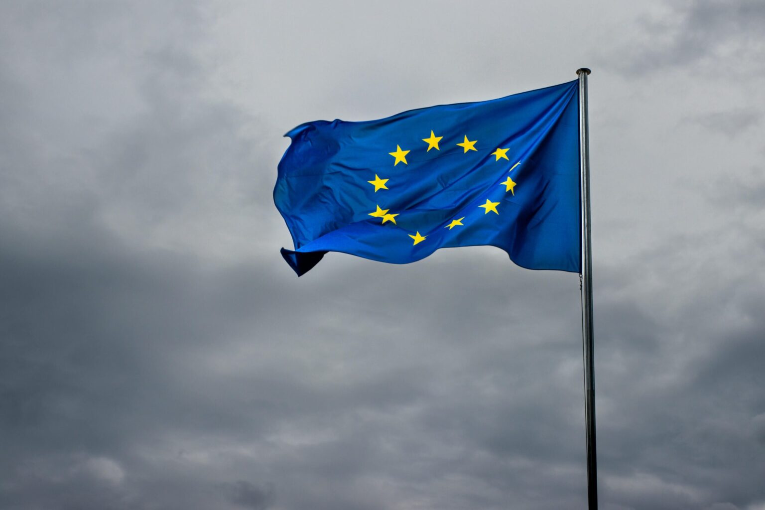 EU nimmt AWS und Azure ins Visier: Kommission prüft Gatekeeper-Status ...